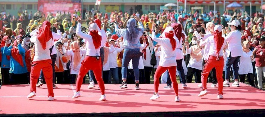 Senam Massal Tenaga Kesehatan Bersama Bupati Tahun 2022, Salam SEHAT ...